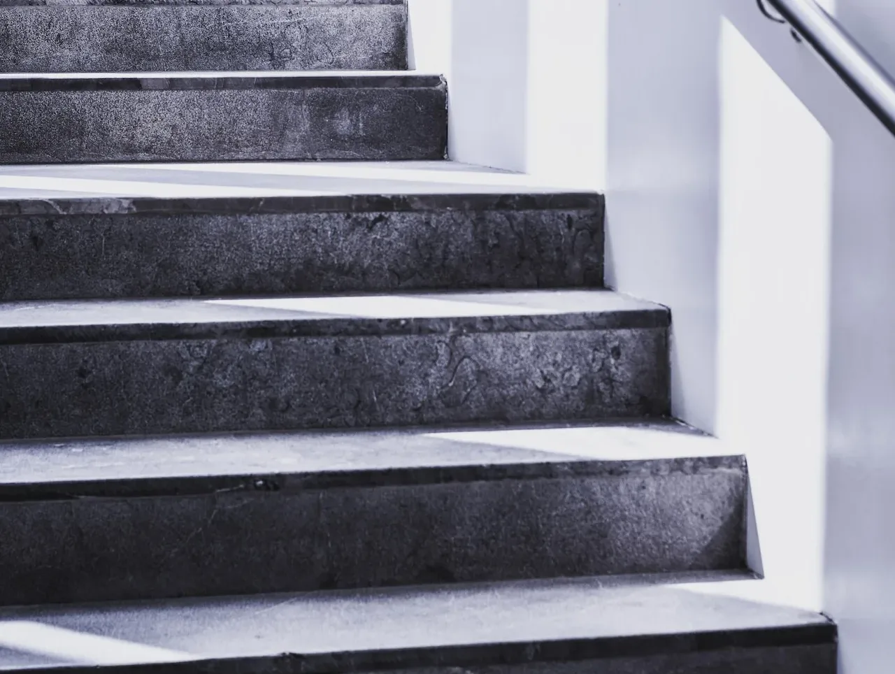 Como calcular a altura e largura do degrau de escada